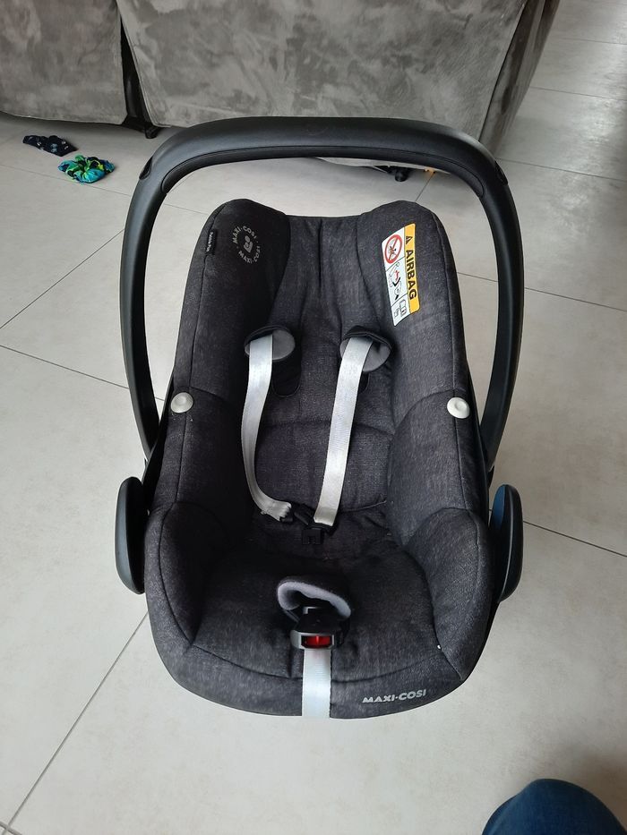 Ensemble complet :poussette cosy nacelle et base isofix - Maxi Cosi | Beebs