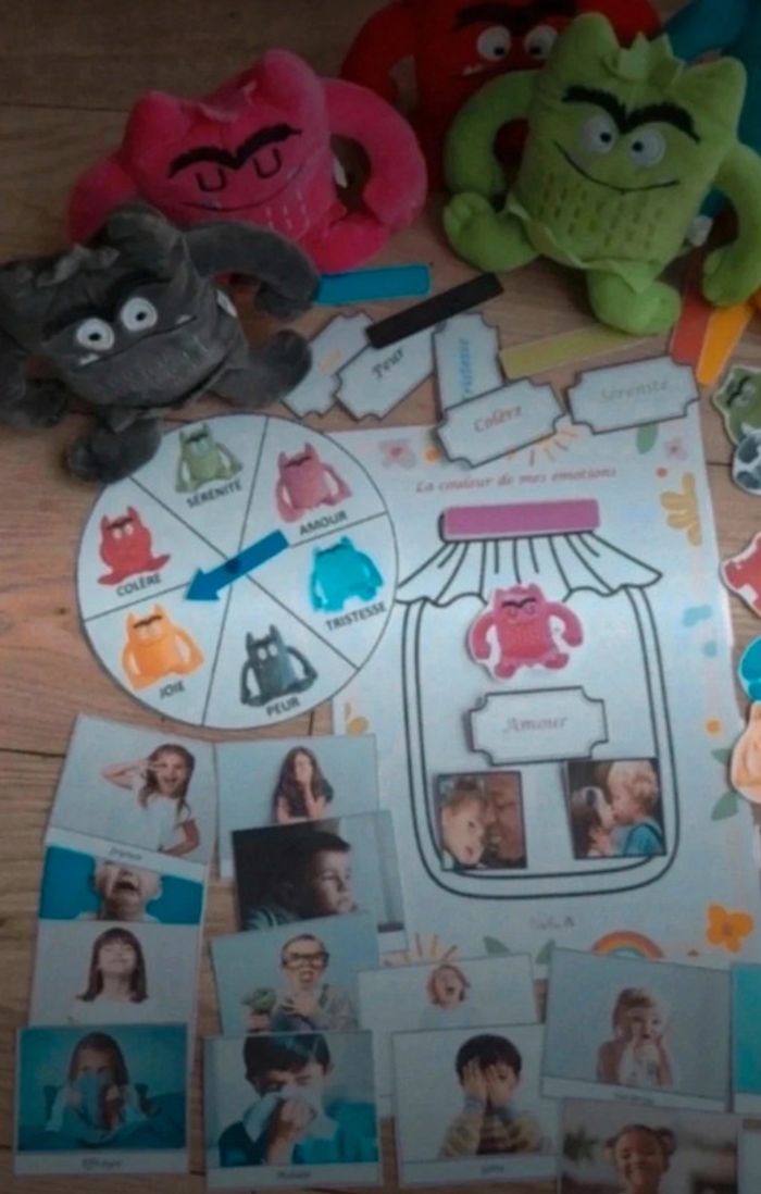 Maxi kit activités autour des emotions + 6 peluches monstres de la ...