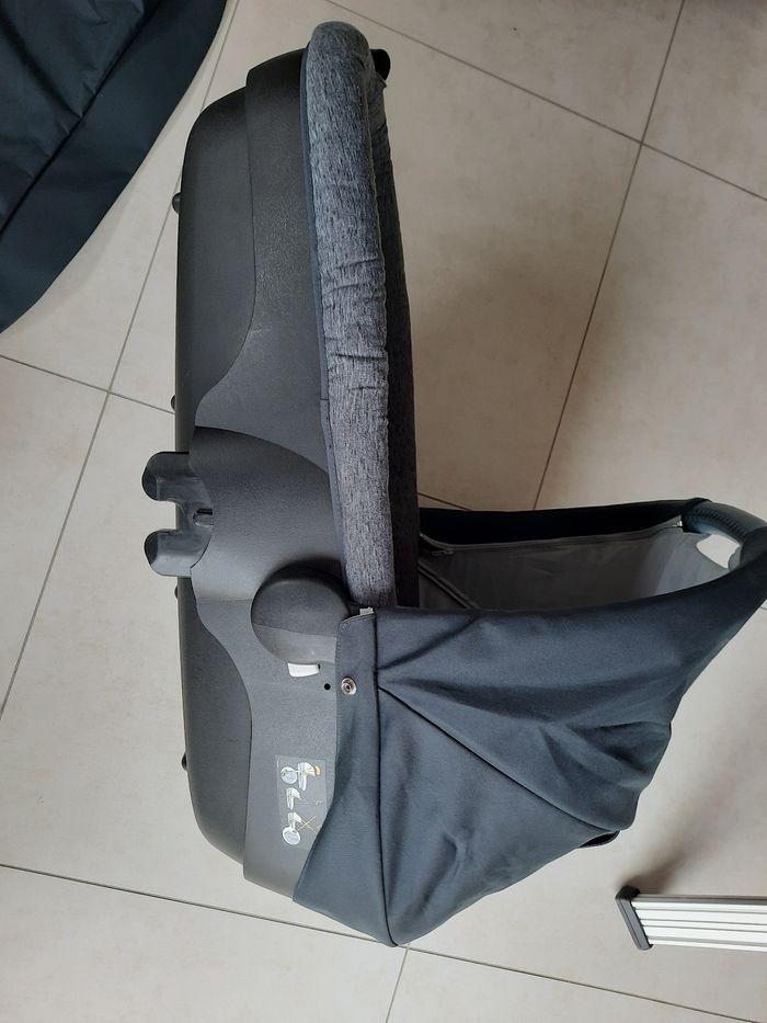 Ensemble complet :poussette cosy nacelle et base isofix - Maxi Cosi | Beebs