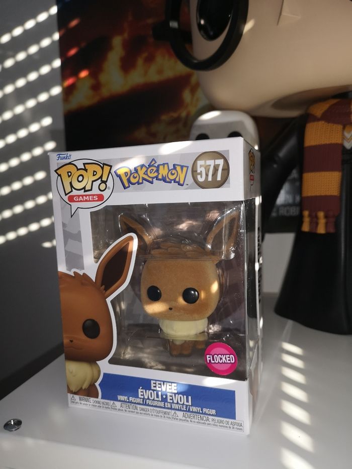 Funko Pop Games Pokemon 577 Evoli Flocked neuve - Funko | Beebs