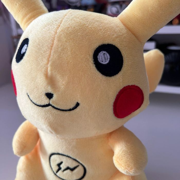 Peluche pikachu pokémon thunderbolt project - Pokémon | Beebs