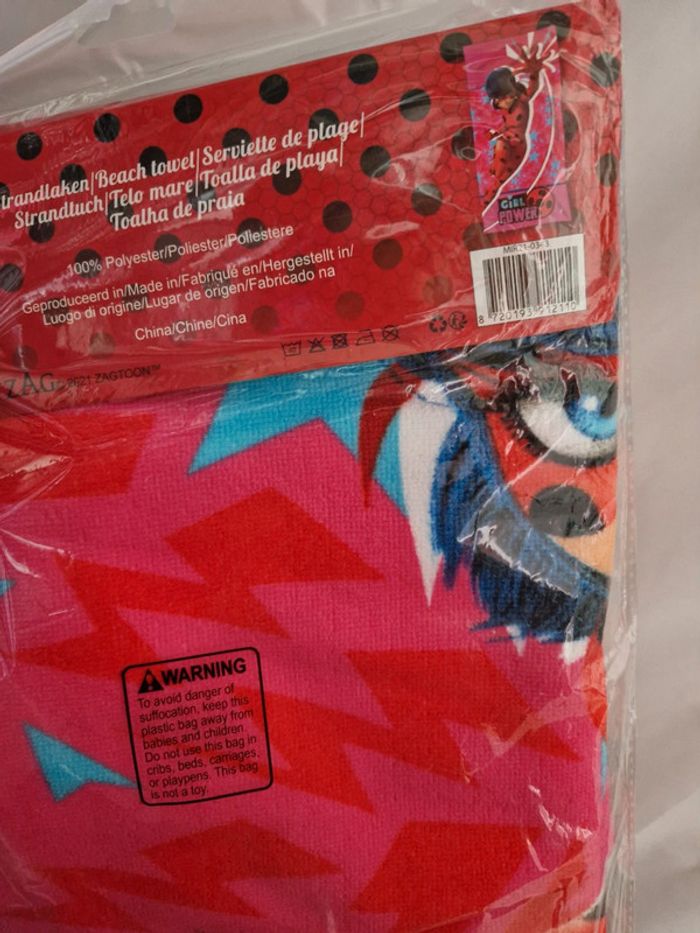 Serviette de plage ou bain miraculous ladybug neuf - Miraculous | Beebs