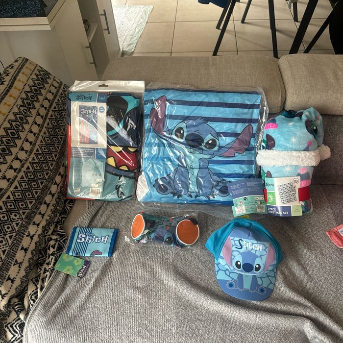 Lot stitch : Achat occasion | Coussins Stitch Bleu Neuf, sans étiquette