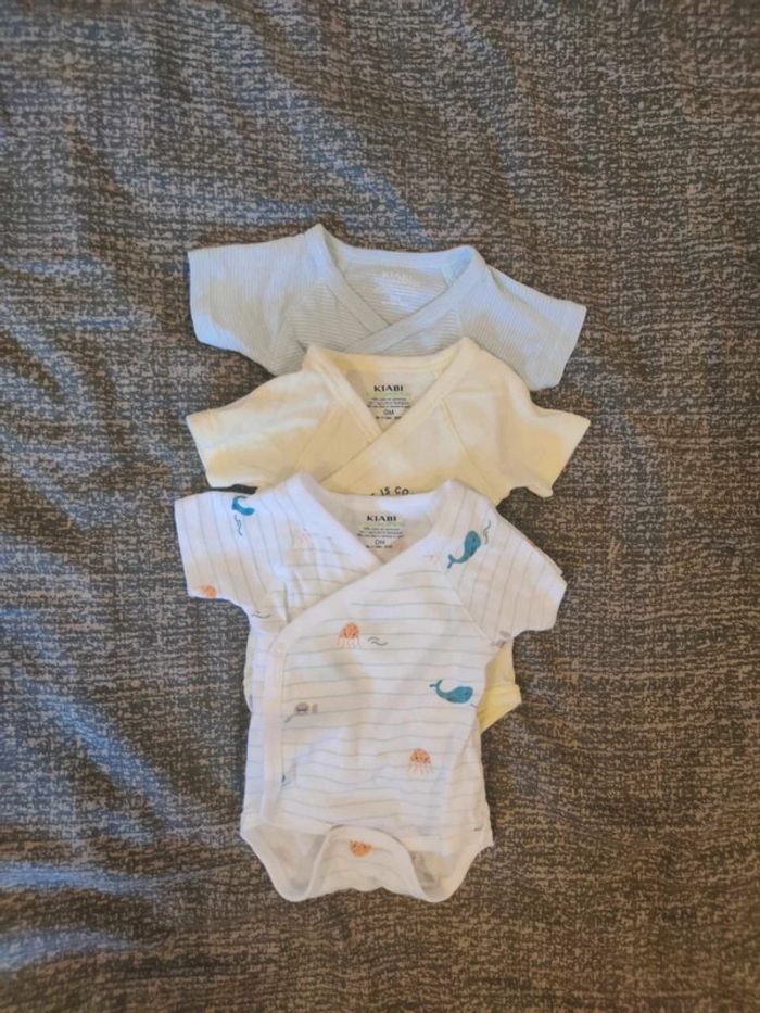 Lot de 4 bodys Kiabi : Achat occasion | Bodies (bébé) Kiabi Multicolore ...
