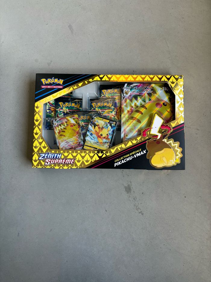Coffret Pokémon Pikachu VMAX Zénith Suprême - Pokemon | Beebs