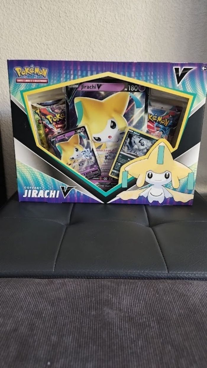 Coffret Pokémon Jirachi-V - 4 boosters + cartes promo - Asmodée | Beebs ...