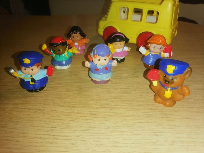 Bus et 7 personnages Little people - Little People | Beebs