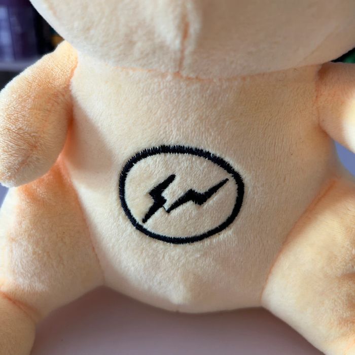 Peluche pikachu pokémon thunderbolt project - Pokémon | Beebs