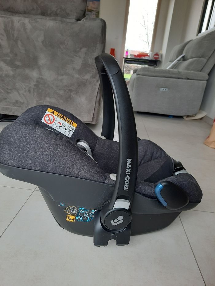 Ensemble complet :poussette cosy nacelle et base isofix - Maxi Cosi | Beebs
