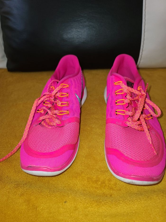 Nike Training Rose : Achat occasion | Baskets (fille) Nike Rose 40 Bon état