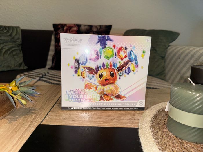 Coffret Dresseur d'Elite ETB EV8.5 : Évolutions Prismatiques - Asmodée ...