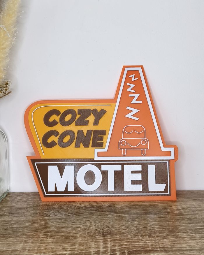 Panneau Cozy Cone Motel Relief 23x20cm Excellent état Cars Disney Pixar ...