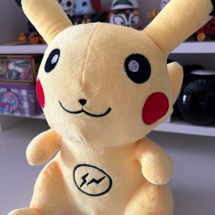 Peluche pikachu pokémon thunderbolt project - Pokémon | Beebs