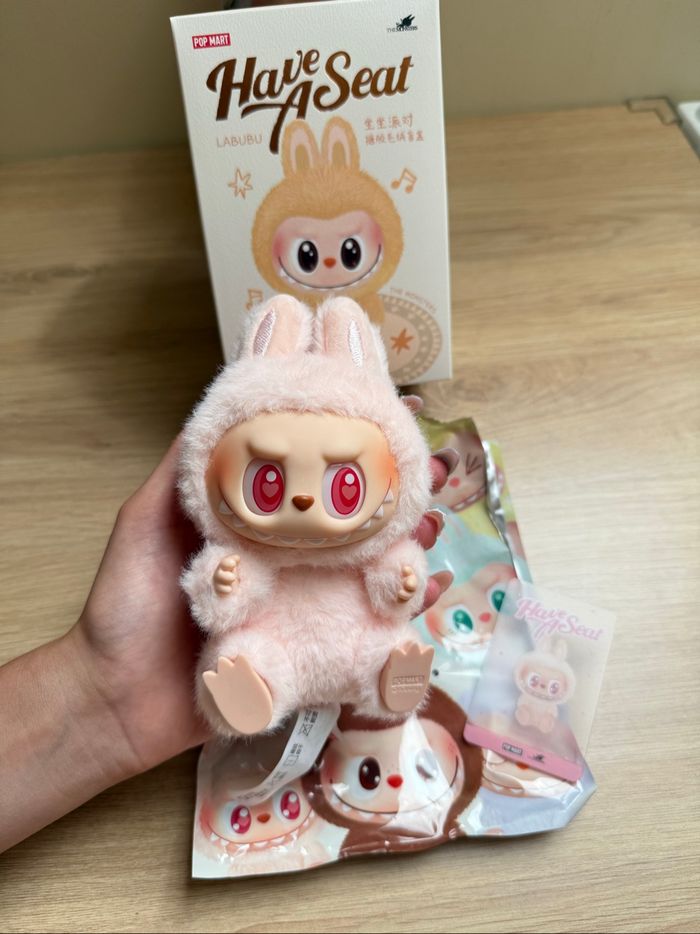 The Monsters « Dada » Labubu Have a Seat Pop Mart : Achat occasion ...