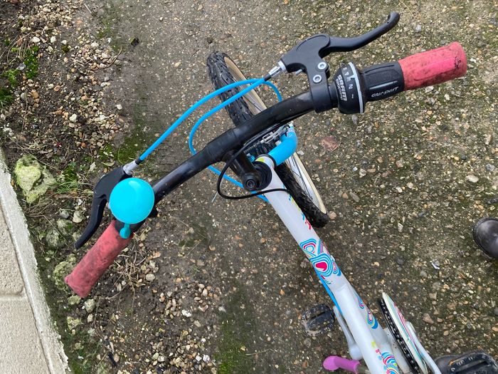 Vélo VTC fille 20 pouces 6-8 ans - Décathlon | Beebs