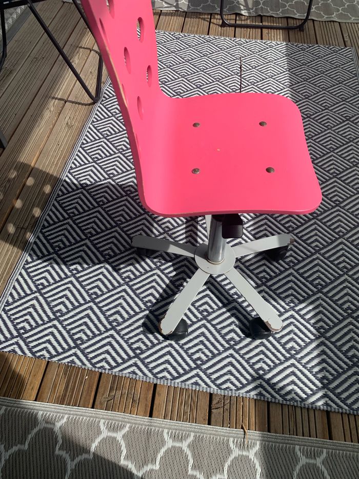 Chaise enfant IKEA rose : Achat occasion | Meubles de rangement Ikea ...