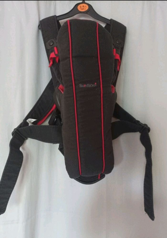 Porte bébé ventral Babybjorn Active noir et rouge - BabyBjörn | Beebs