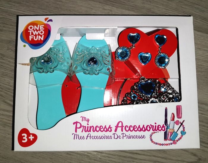 Coffret princesse : Achat occasion | Déguisements (fille) One Two Fun ...