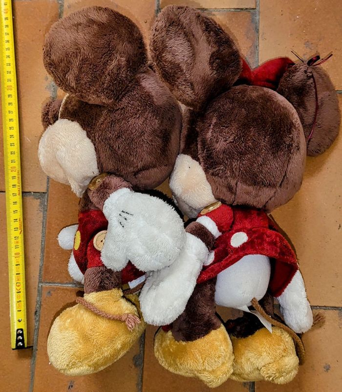 Lot de 2 doudous peluches couples Mickey et Minnie Mouse Boutons Walt Disney Nicotoy. - Mickey ...