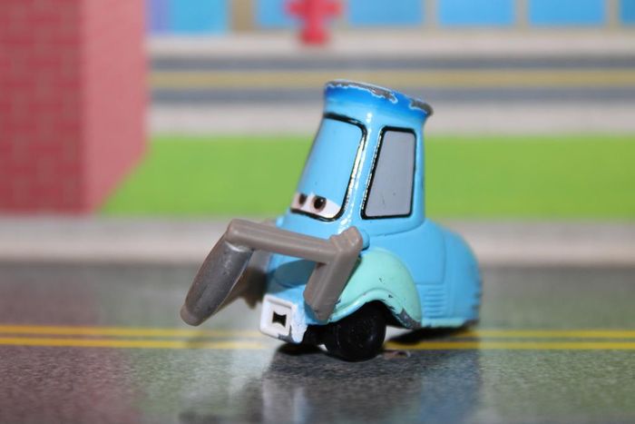 Disney Pixar cars mini racer Guido version avec shaker - Mattel Games ...